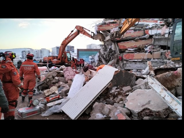 Polish & Romanian rescuers saving people trapped under rubble after ...