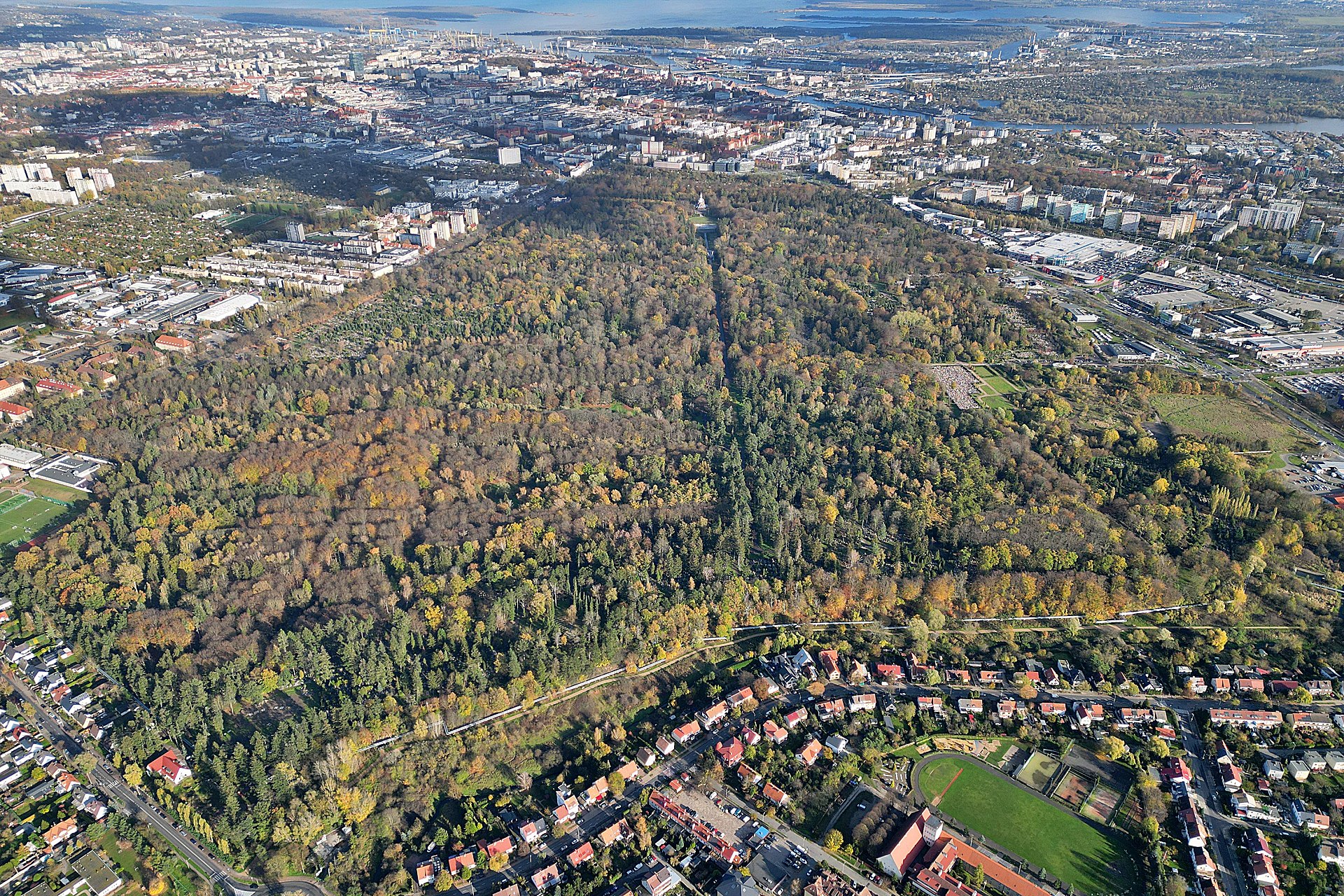 Central Cemetery in Szczecin: A Park of Remembrance