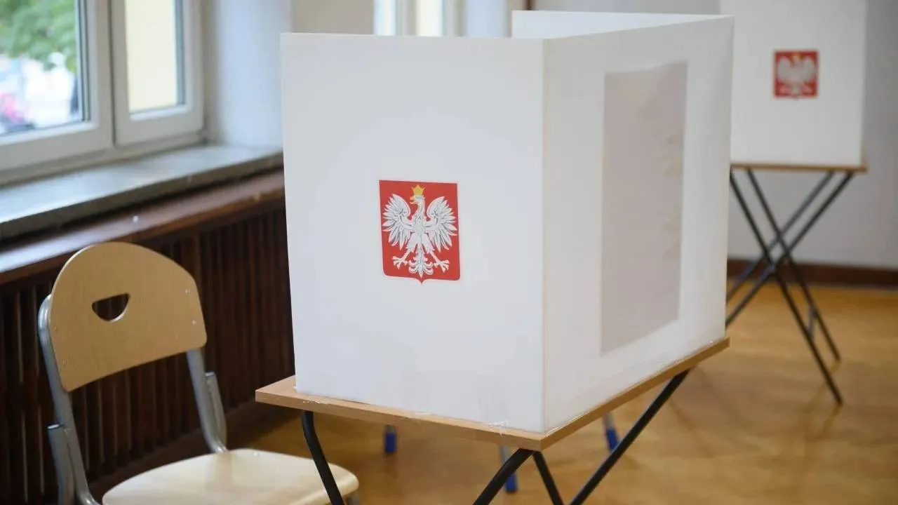 PiS Plans Migration Referendum: Niezalezna.pl Reveals Key Details