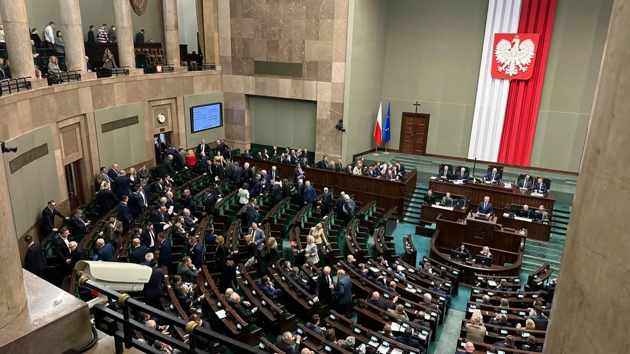 New poll signals shift: PiS strengthens as Tusk stands alone